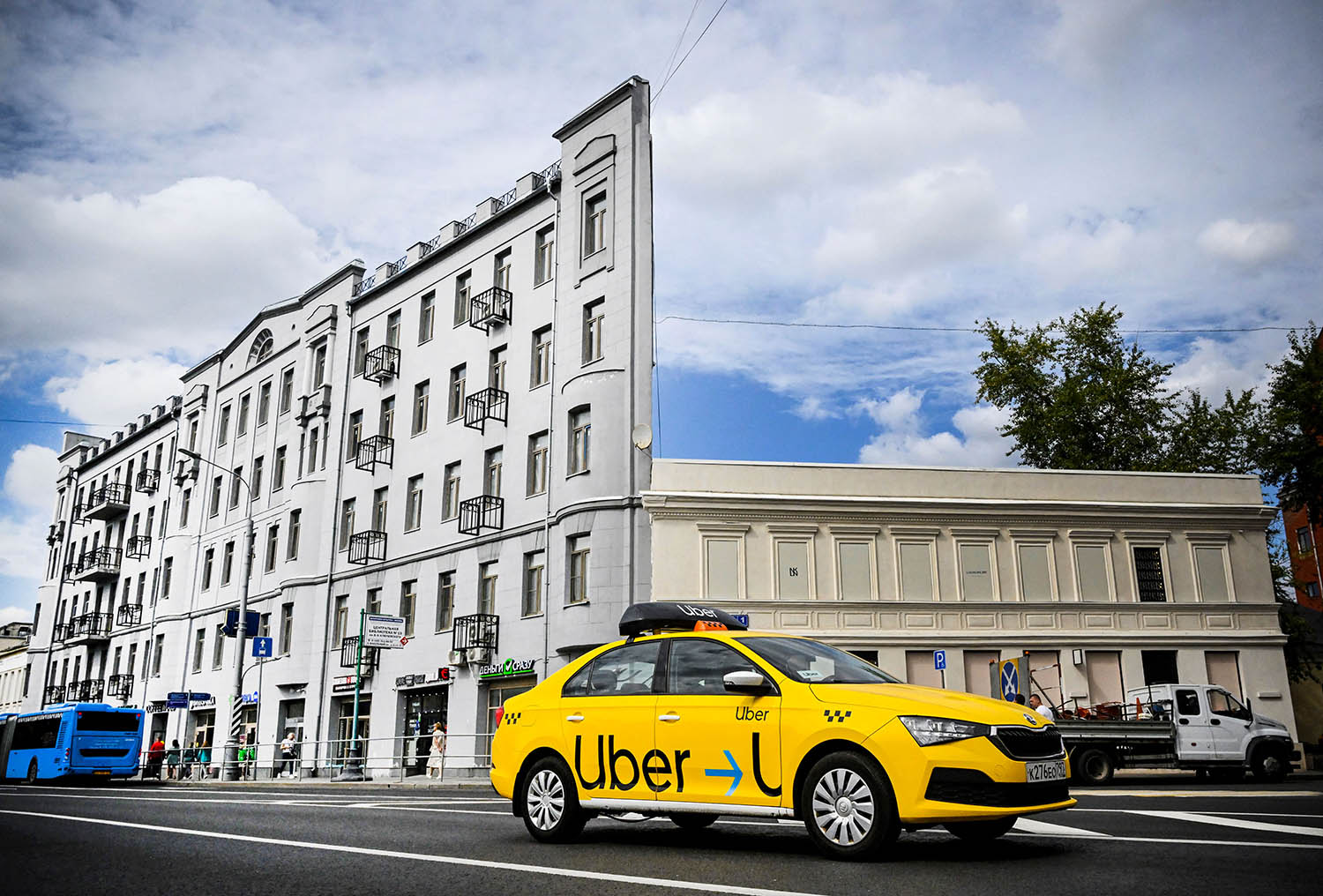 Uber: Rideshare pioneer forecasts 3 bumper years